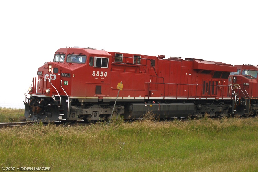 CP 8858 - Locomotive Photos - Hiddenimages.ca